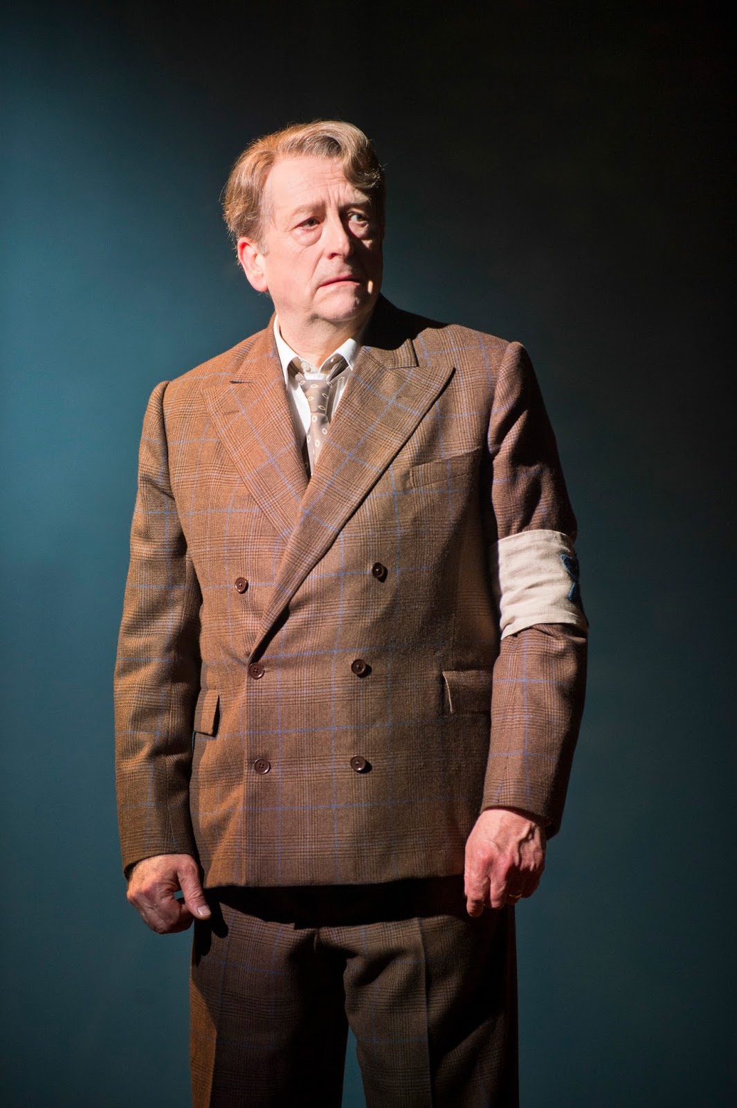 Jonathan Baz Reviews...: Ian Bartholomew Talks About Mrs Henderson Presents