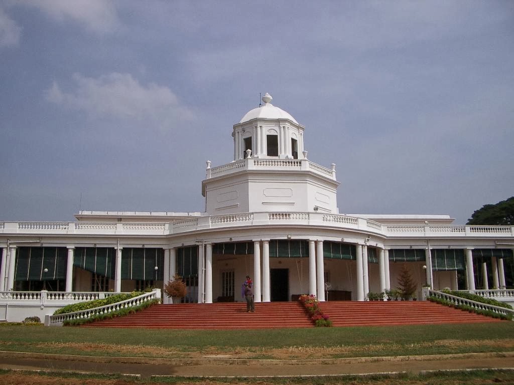 under the fire star: Nostalgia and the Madras Club