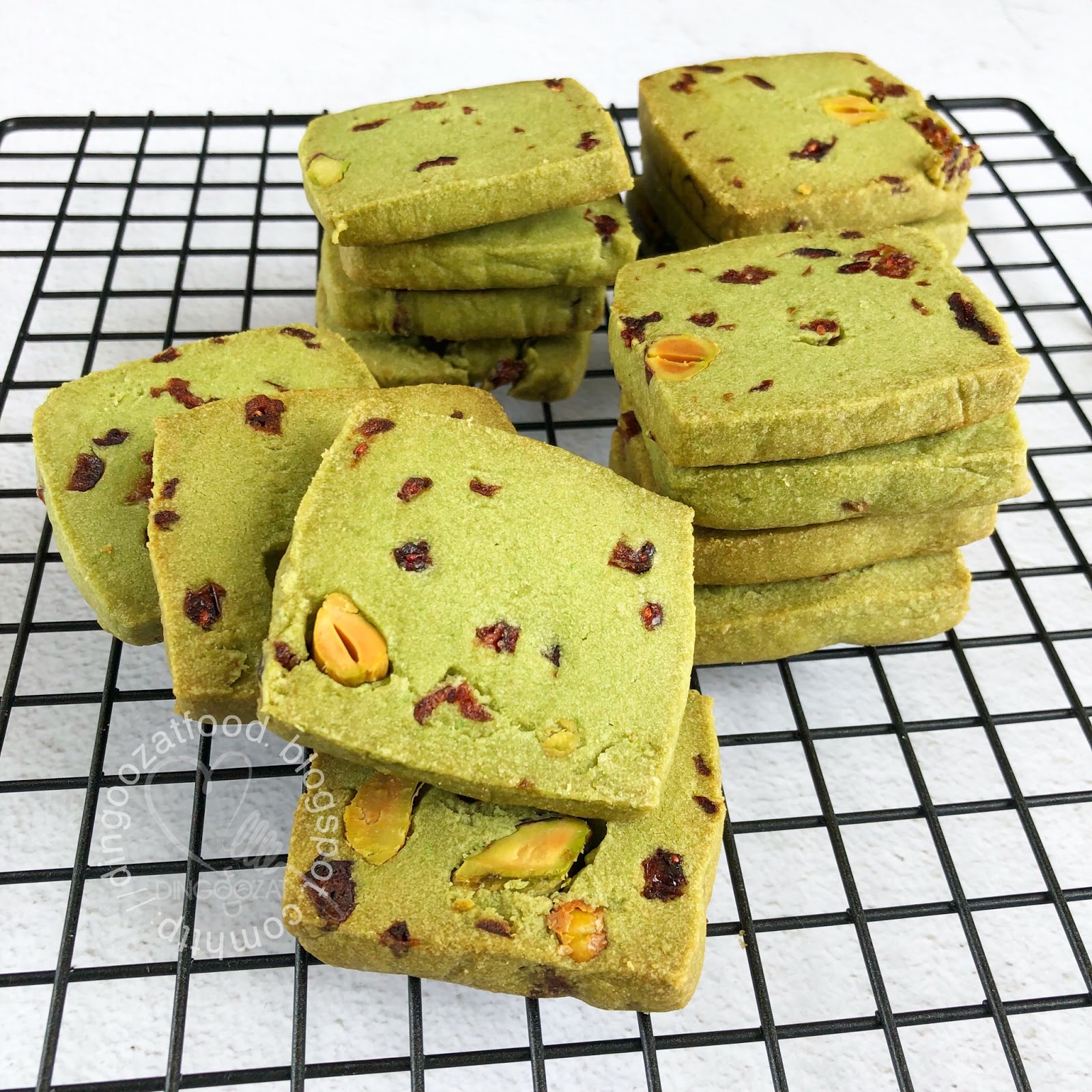 Miki's Food Archives : Green Tea aka Matcha Shortbread 抹茶牛油饼干