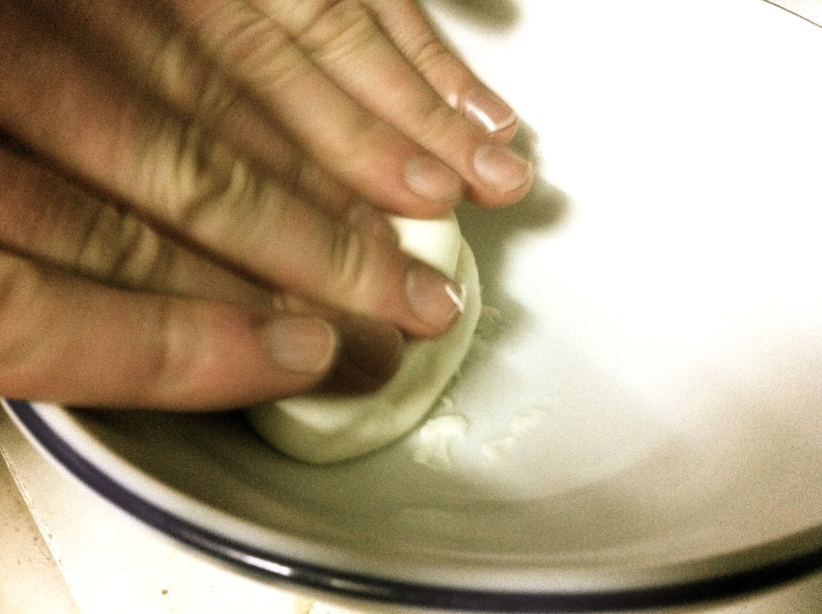 Knifing Forking Spooning: Homemade Mozzarella