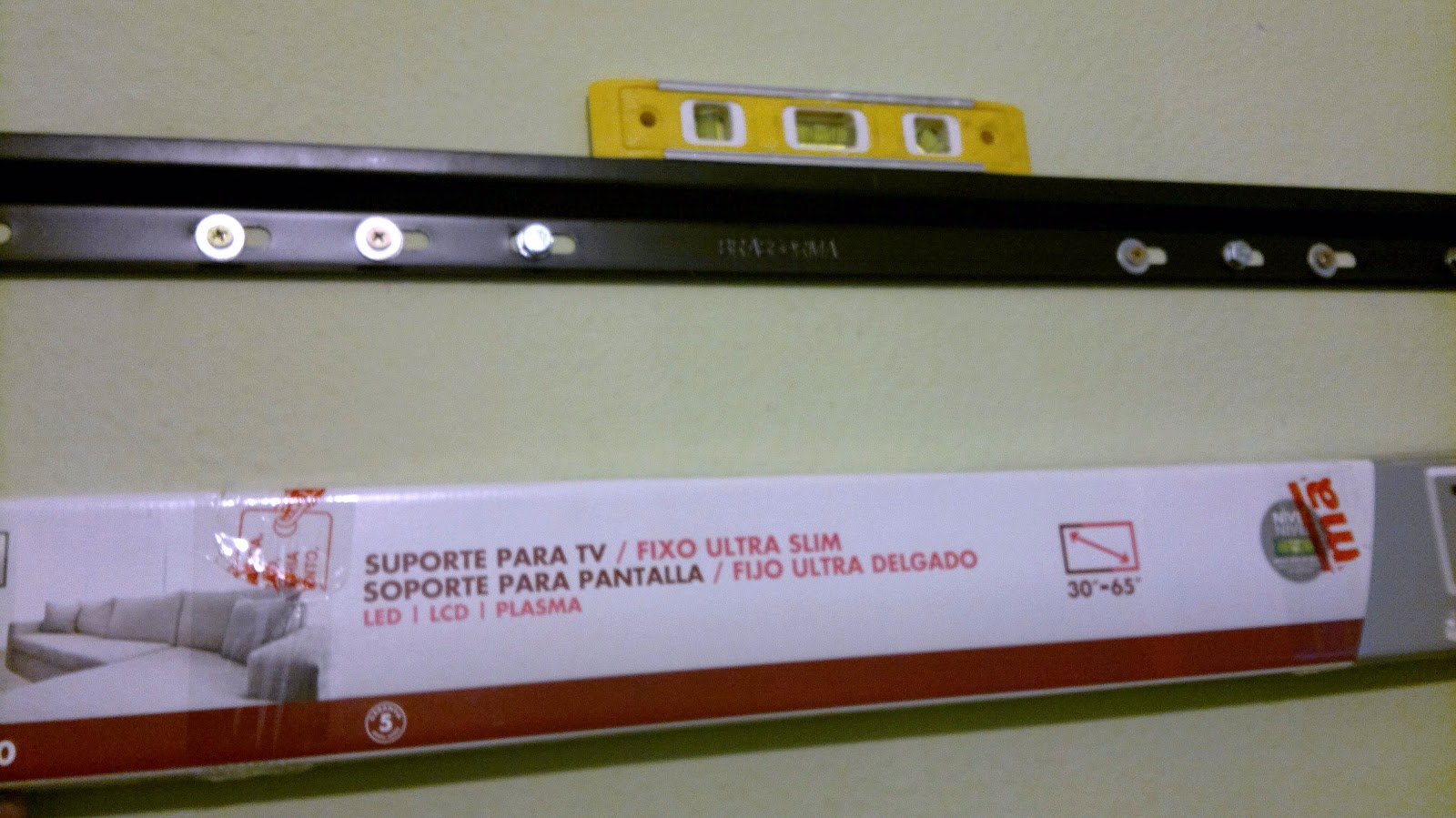 Como Instalar um Suporte de Parede para TV Acima de 40 Polegadas