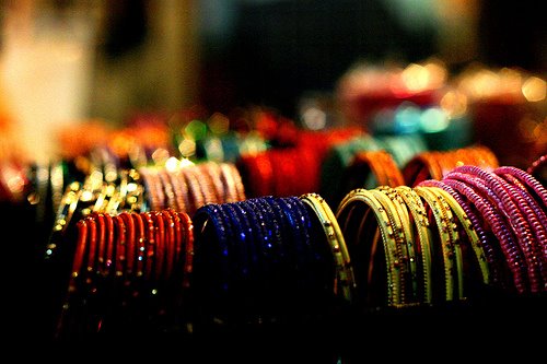 world of ethnic fashion !!!: Traditional kanch bangles