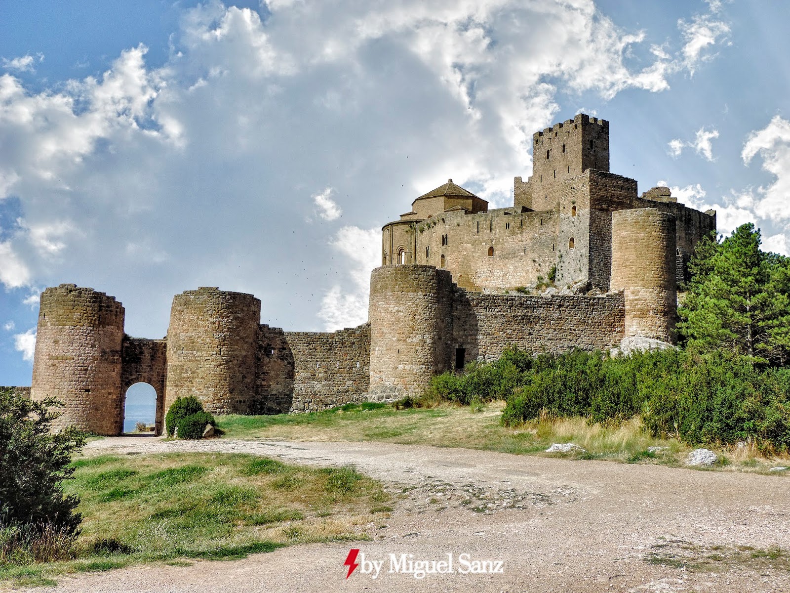 UNA VISITA POR EL RÓMANICO DEL CASTILLO DE LOARRE
