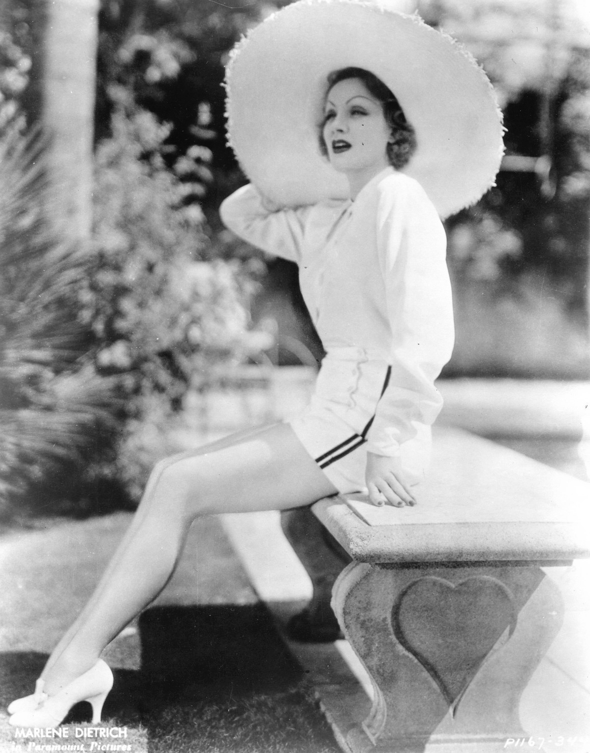 It's The Pictures That Got Small ...: THE FRIDAY GLAMOUR 15!