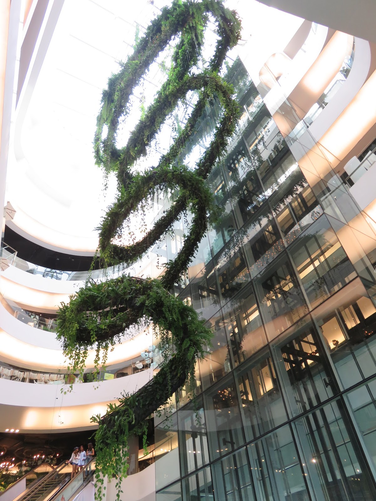 Kee Hua Chee Live!: HELIX AT EM QUARTIER IS BANGKOK'S VERSION OF THE ...