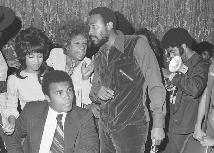 14 Interesting Vintage Photographs of Muhammad Ali Hanging Out With His ...