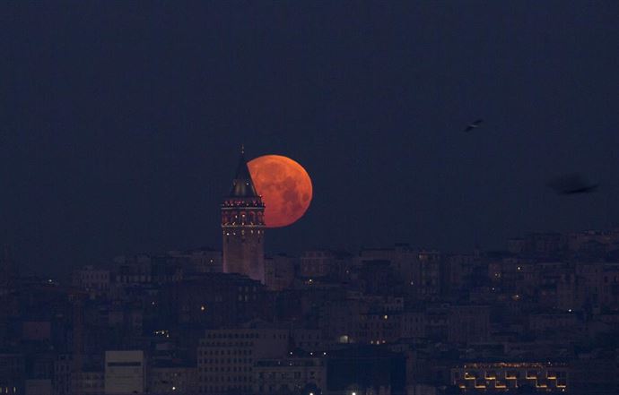 Supermoon rises over in Istanbul