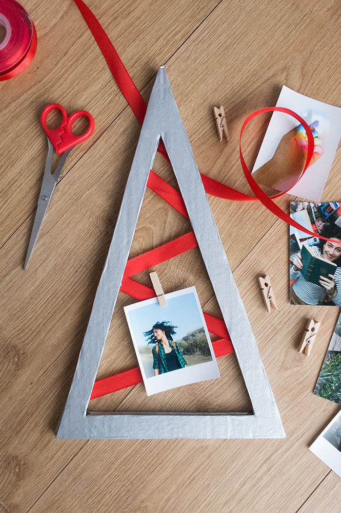 DIY Recycled Christmas Photo Display — Curly Made