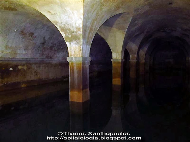 Our Athens... Μία φωτογραφία για την Αθήνα: Η ΑΔΡΙΑΝΕΙΟΣ ΔΕΞΑΜΕΝΗ ...