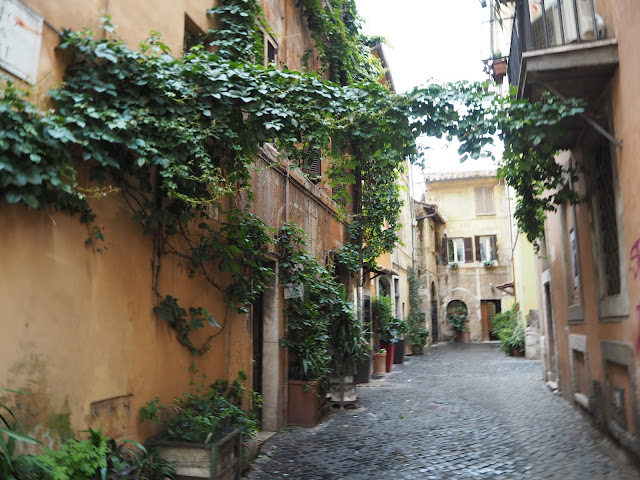 Travel - Rome {Part 1 of the Italian travelogue} - Roses and Rolltops