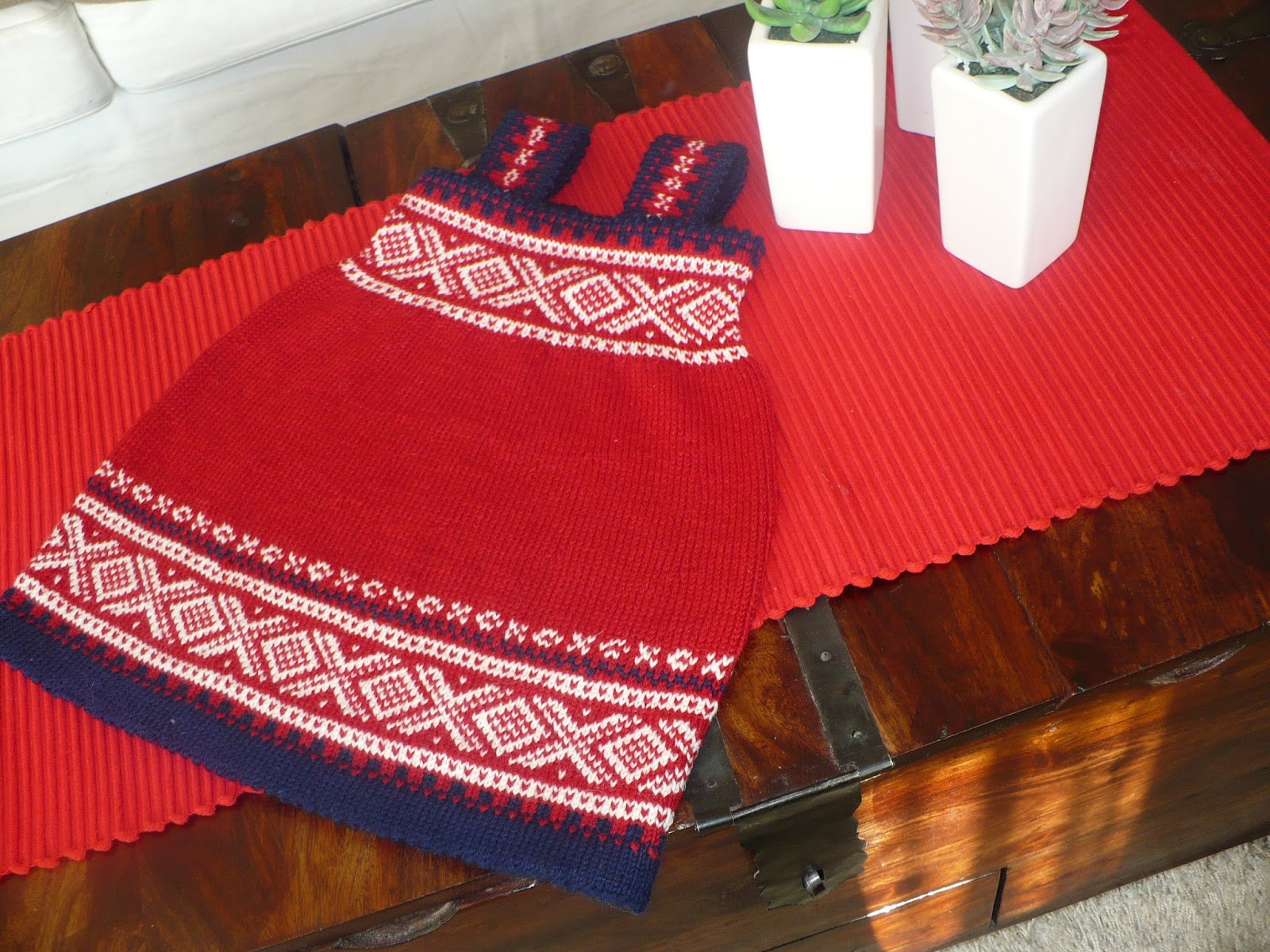 Noor-Strikk: Marius ``bunad`` str. 2 år.