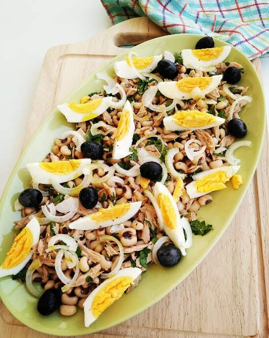 Salada de feijão frade com atum