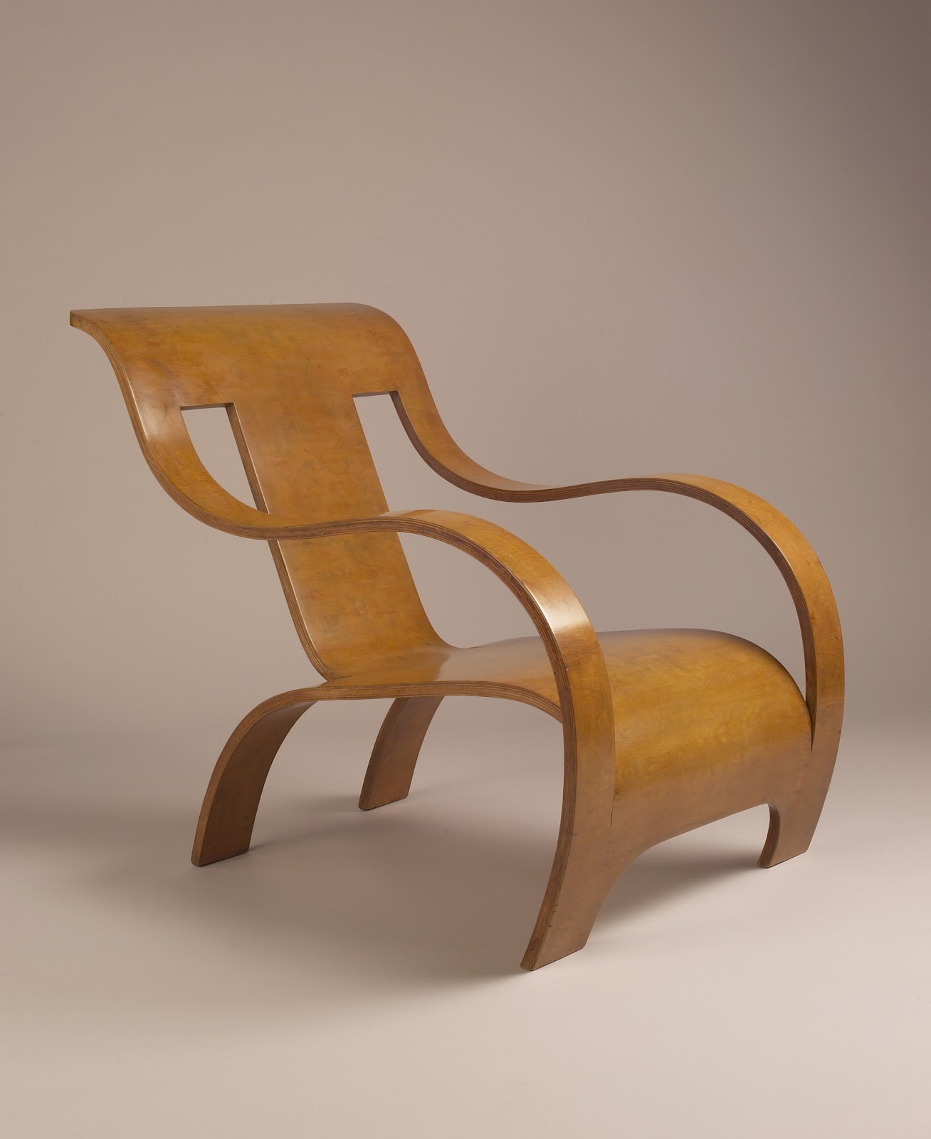 ACravan: Mystery, Ingenuity and Bent Plywood (Gerald Summers' Armchair)