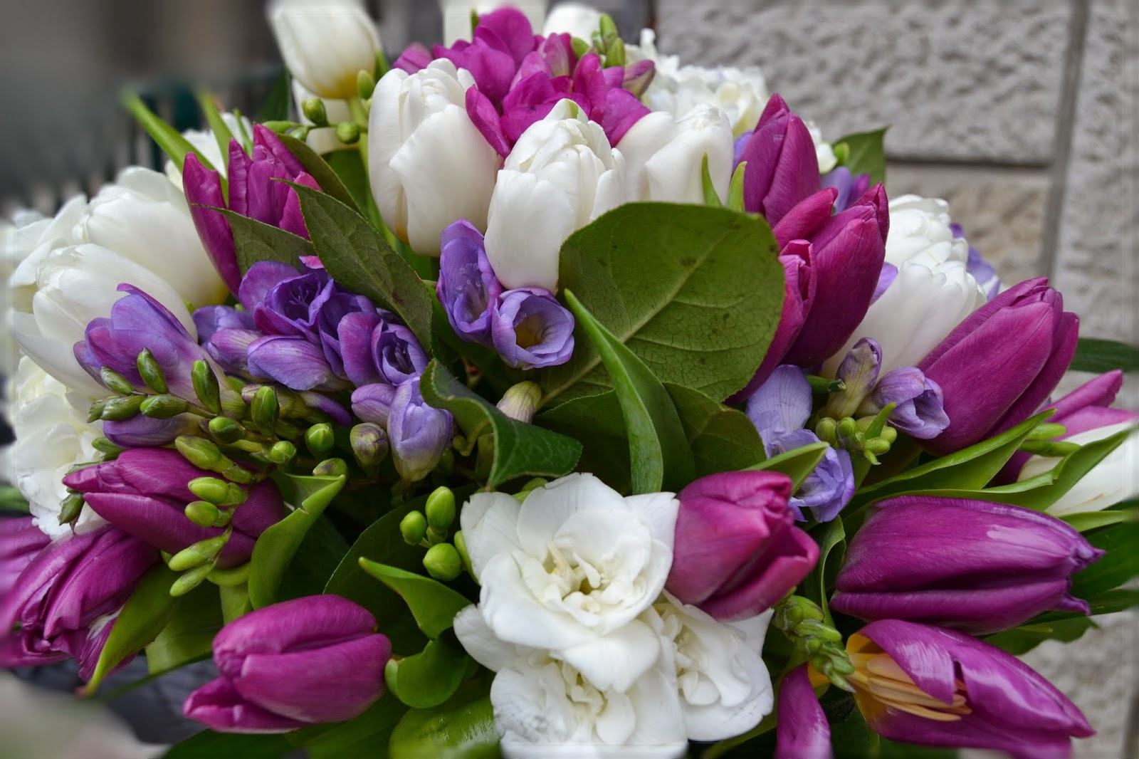 Anamaria Grama - design floral: Aranjament floral cu lalele albe ...