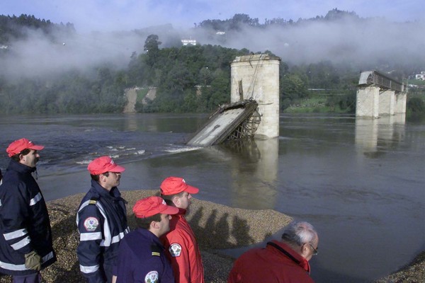 S A L G U E I R A L D E S P O R T I V O: RESULTADOS DO FIM-DE-SEMANA E ...