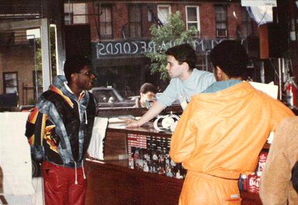 Beyond the Stars: Vinylmania NYC = Vinyl Heaven