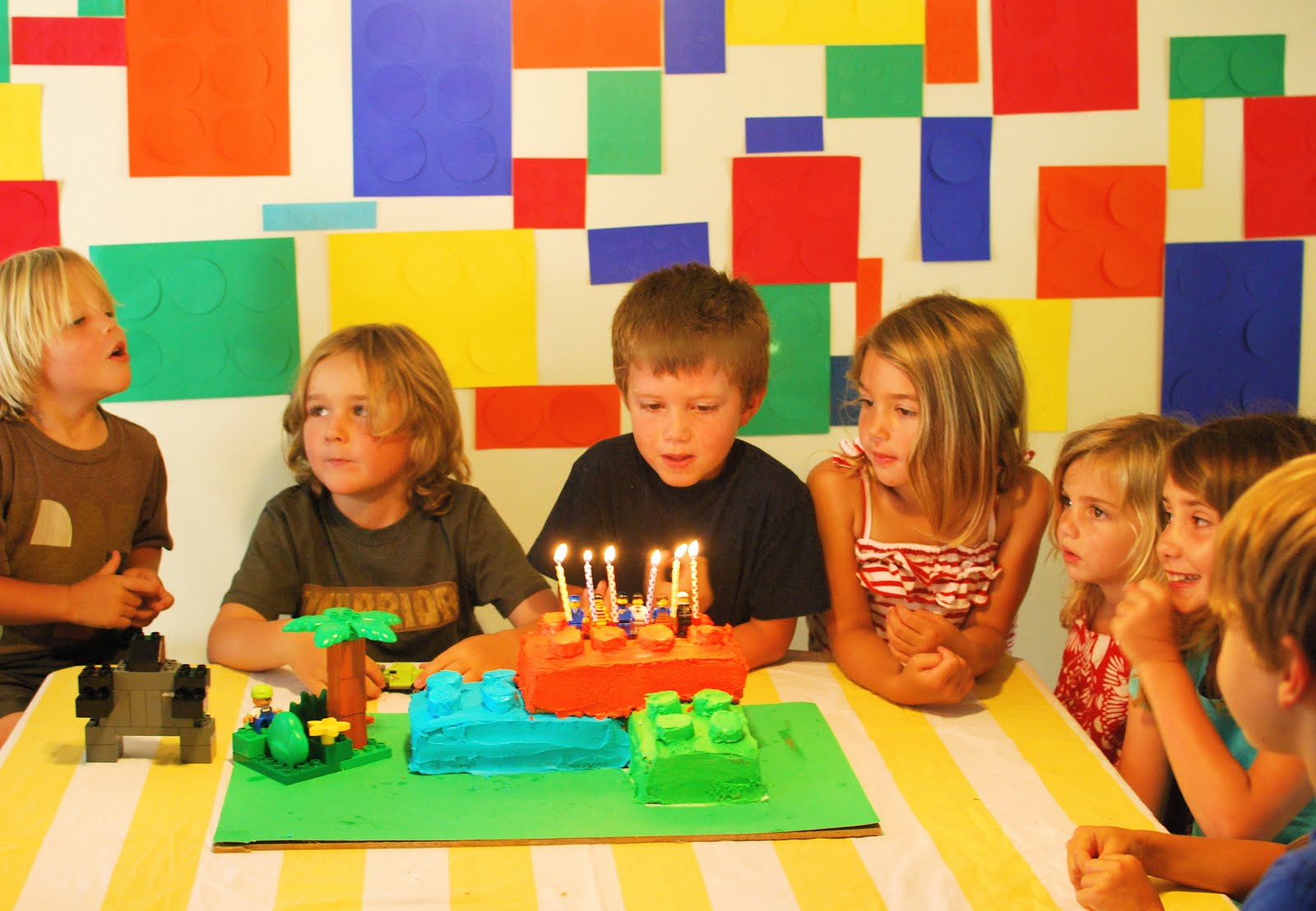 ..ott creative..: A morning of Lego's: Finn turns 6!