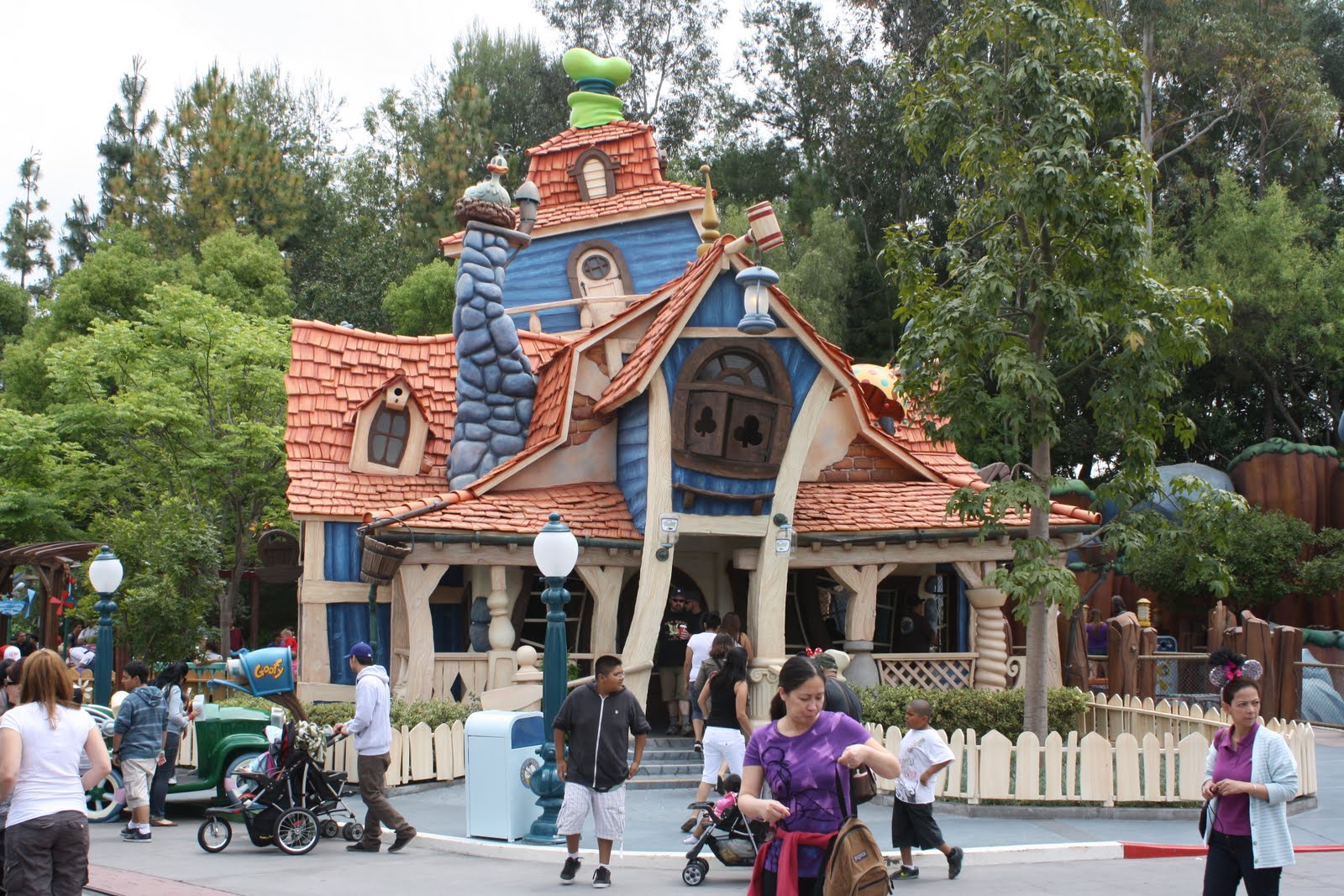 Kids and Mice: A Goofy Place to Live