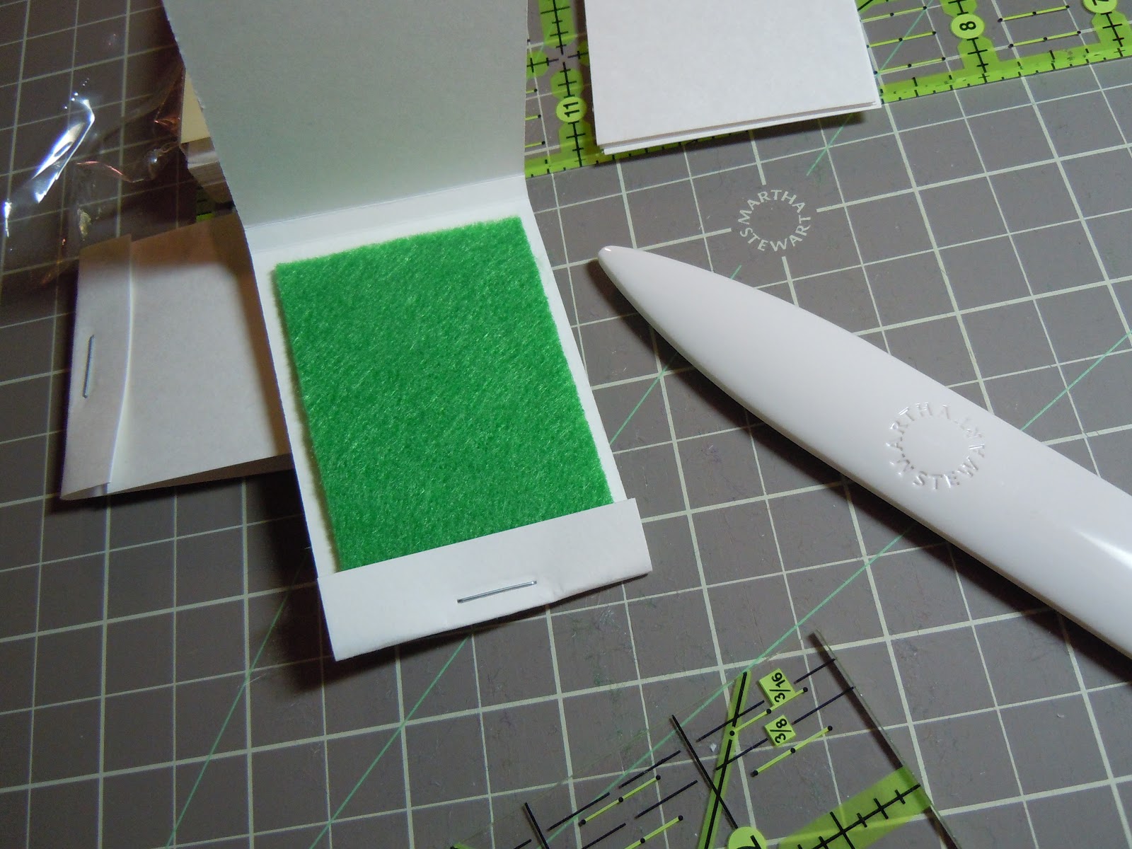 Stitches of Life: Matchbook style needle book