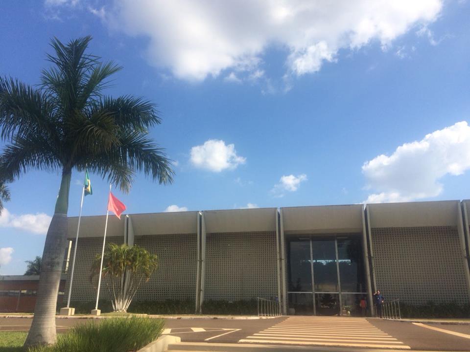 BIBLIOTECA DO IAPAR TEM MAIS DE 108 MIL LIVROS - AgroInovaTec