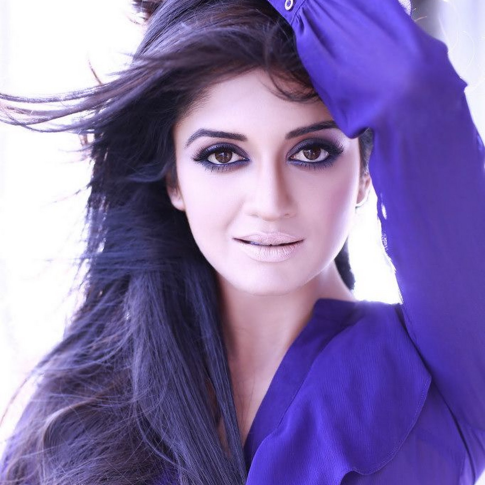 Vimala Raman Sizzles in New Beautiful Photoshoot - Sareejem Actress Images