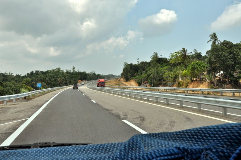 Images of Sri Lanka on blogspot.com: 'Southern Highway', exit at ...