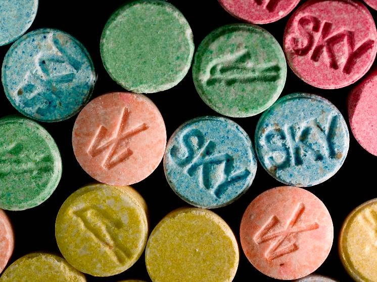 REVISTA ONLINE ILUSTRADA BRASILEIRA: Ecstasy, um estudo policial