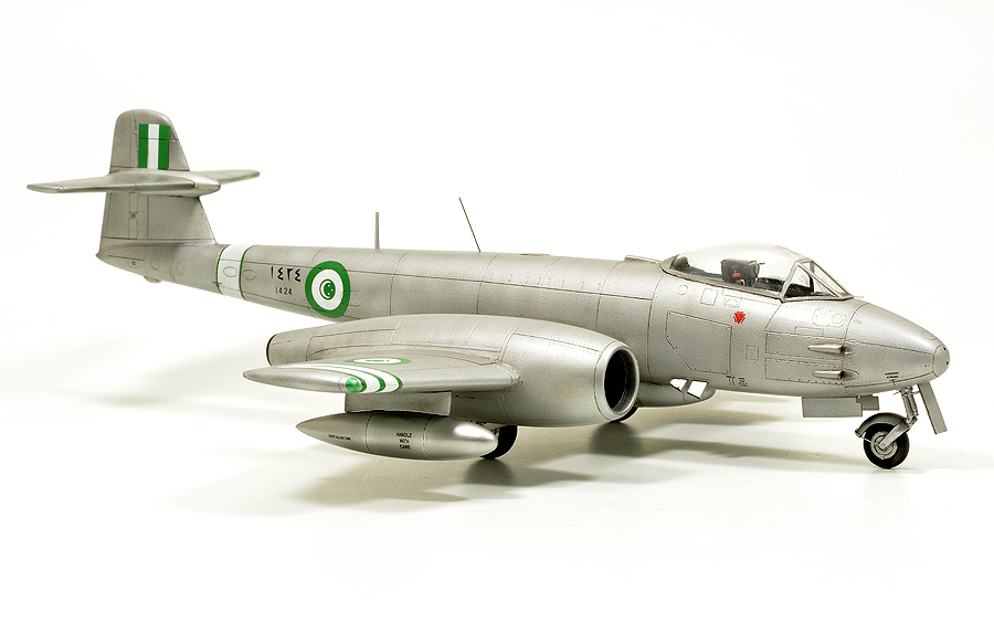1/72 Meteor Mk.8 – photos of a finished model
