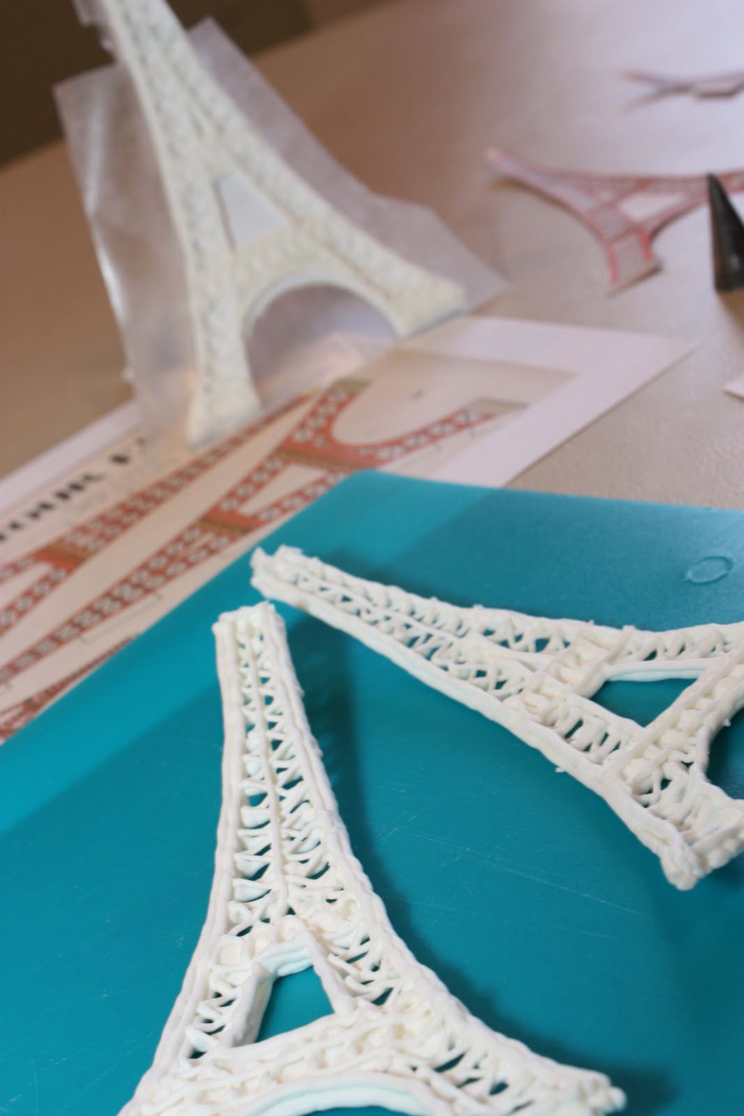 What are The Divas doing?!!!: The Art of Royal Icing