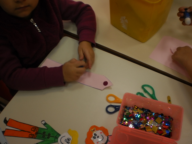.~~kindergarten teacher ~~ΝΗΠΙΑΓΩΓΟΣ.....ΧΡΩΜΑΤΑ ΚΑΙ ΑΡΩΜΑΤΑ ...