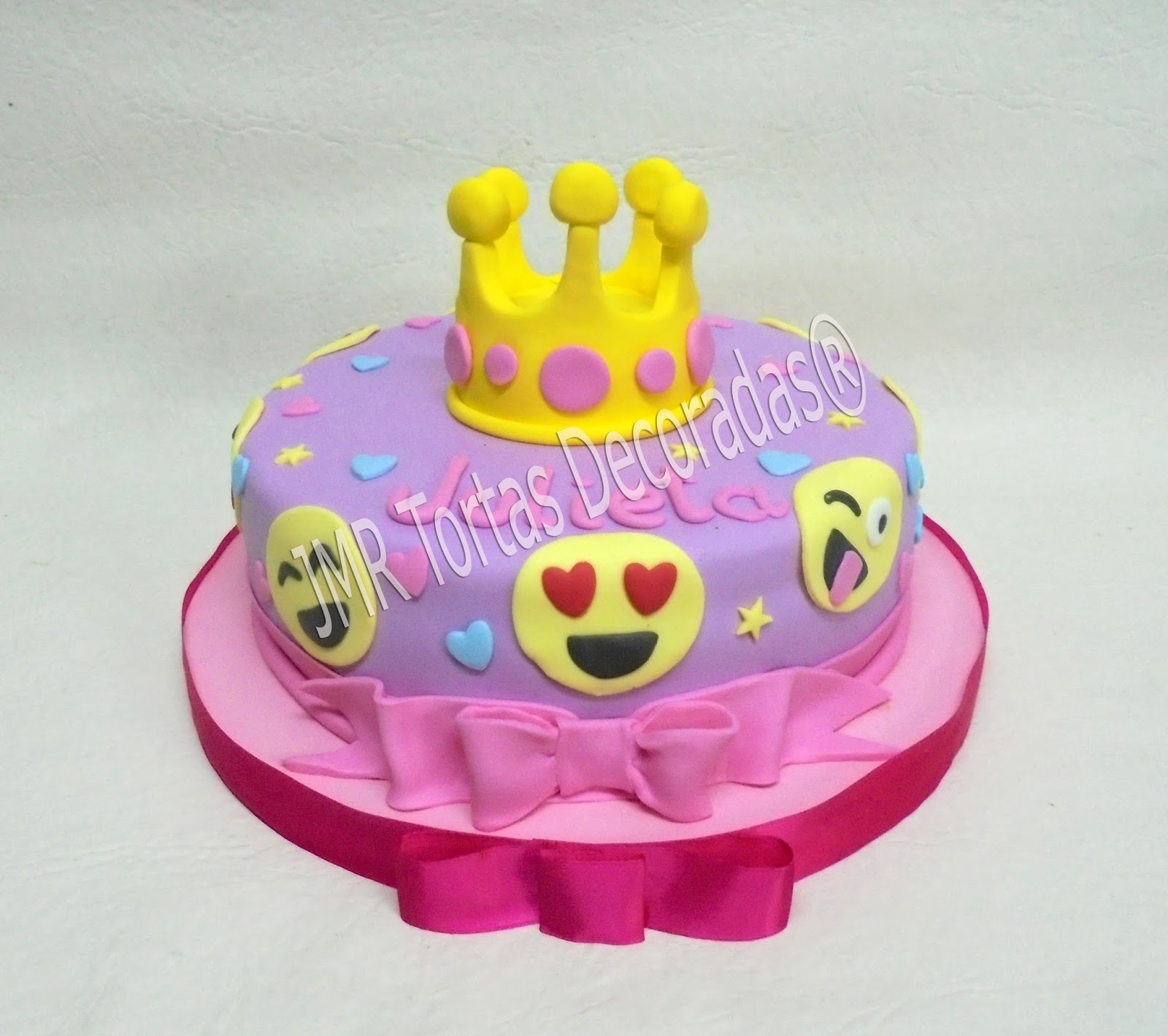 Torta Emoji Coronita un piso emoticon | JMR Tortas Decoradas
