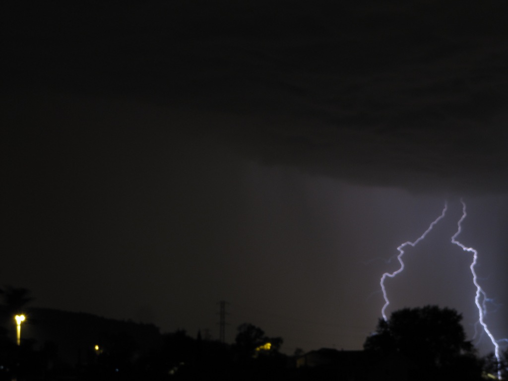 QUINTES-Mirador del Cantábrico: Noche de truenos y relámpagos sobre Quintes