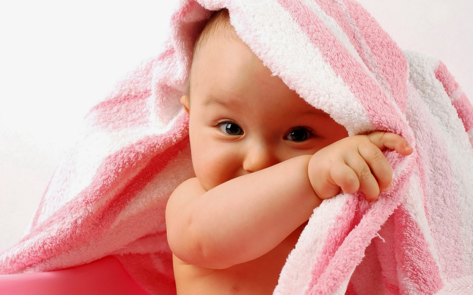 Innocent Baby HD wallpaper ~ Charming collection of Photos - Amusement