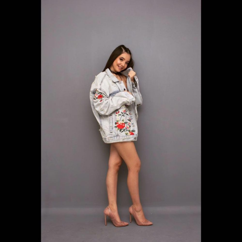 ¡Niña de 13 años sorprende a todos con sus fotos vestida como adulta ...