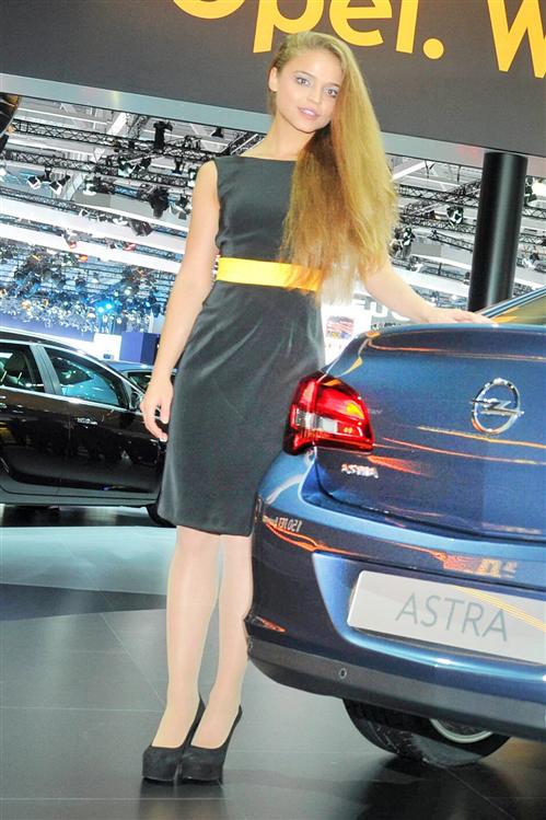 2012 Moscow International Auto Show Girls Part 1 | Carsfresh