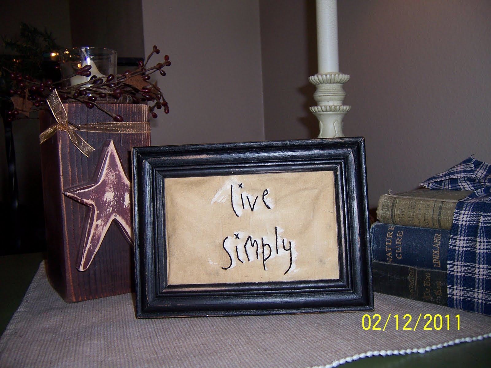 Tina's Primitive Attic: Stitcheries - Framed Stitcheries - Wall Hangings