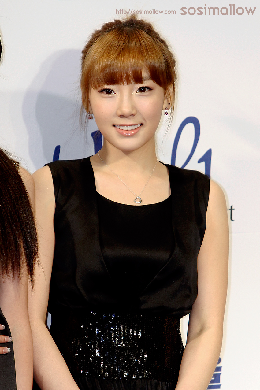 YGGJ from SOSIMALLOW: Taeyeon. Seoul Music Awards. February 3, 2010.