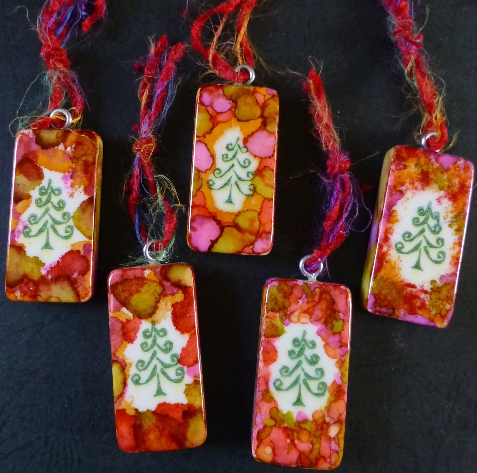 How to Make Ornaments From Dominoes with Alcohol Ink (Video) – ScraPerfect