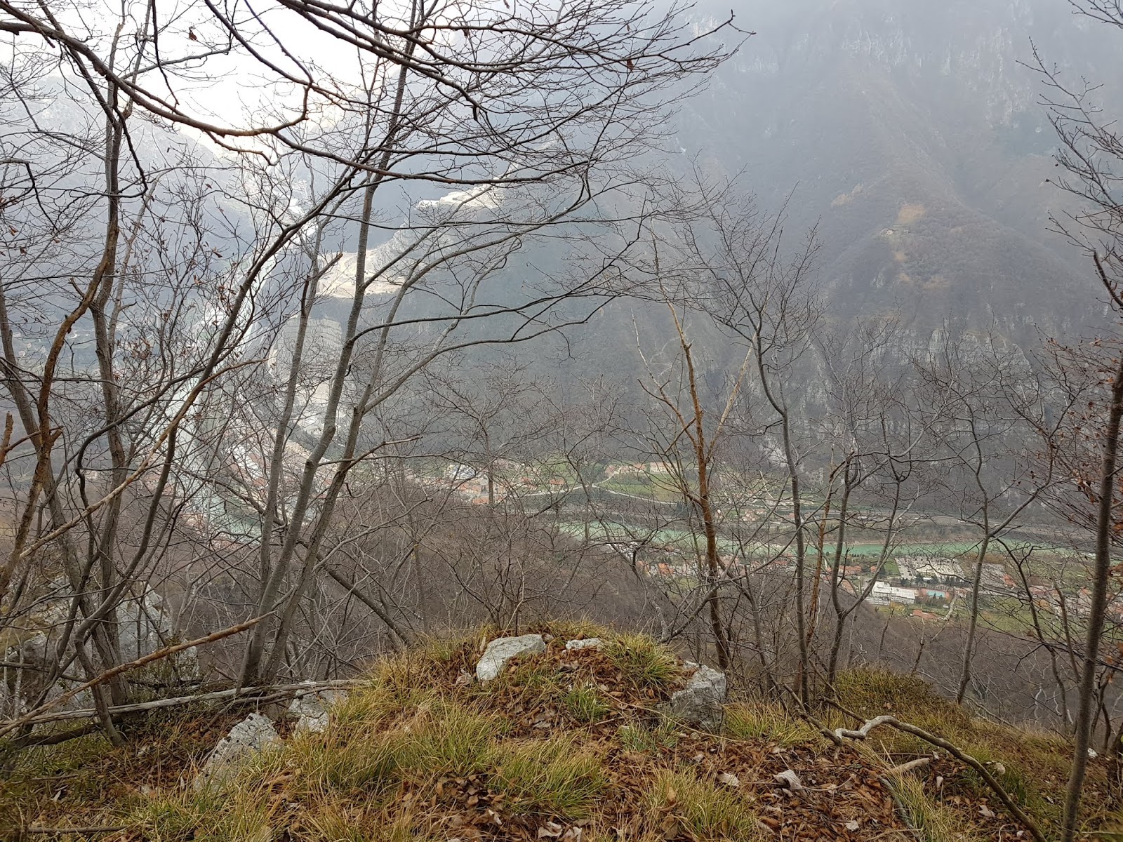 Su strade e sentieri: COL D'ASTIAGO (m. 1.241) - SENTIERO DEL VU - Val ...