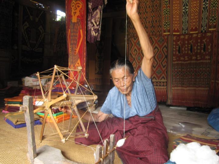 The Institute for Ecosoc Rights: Gundah Sang Nenek Pemintal Benang