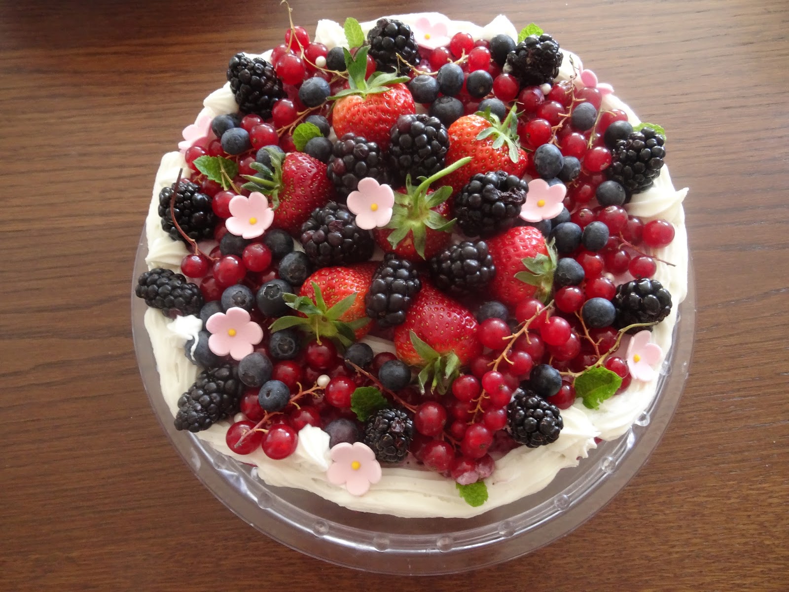 Ofélie Délice: GÂTEAU AUX FRUITS ROUGE