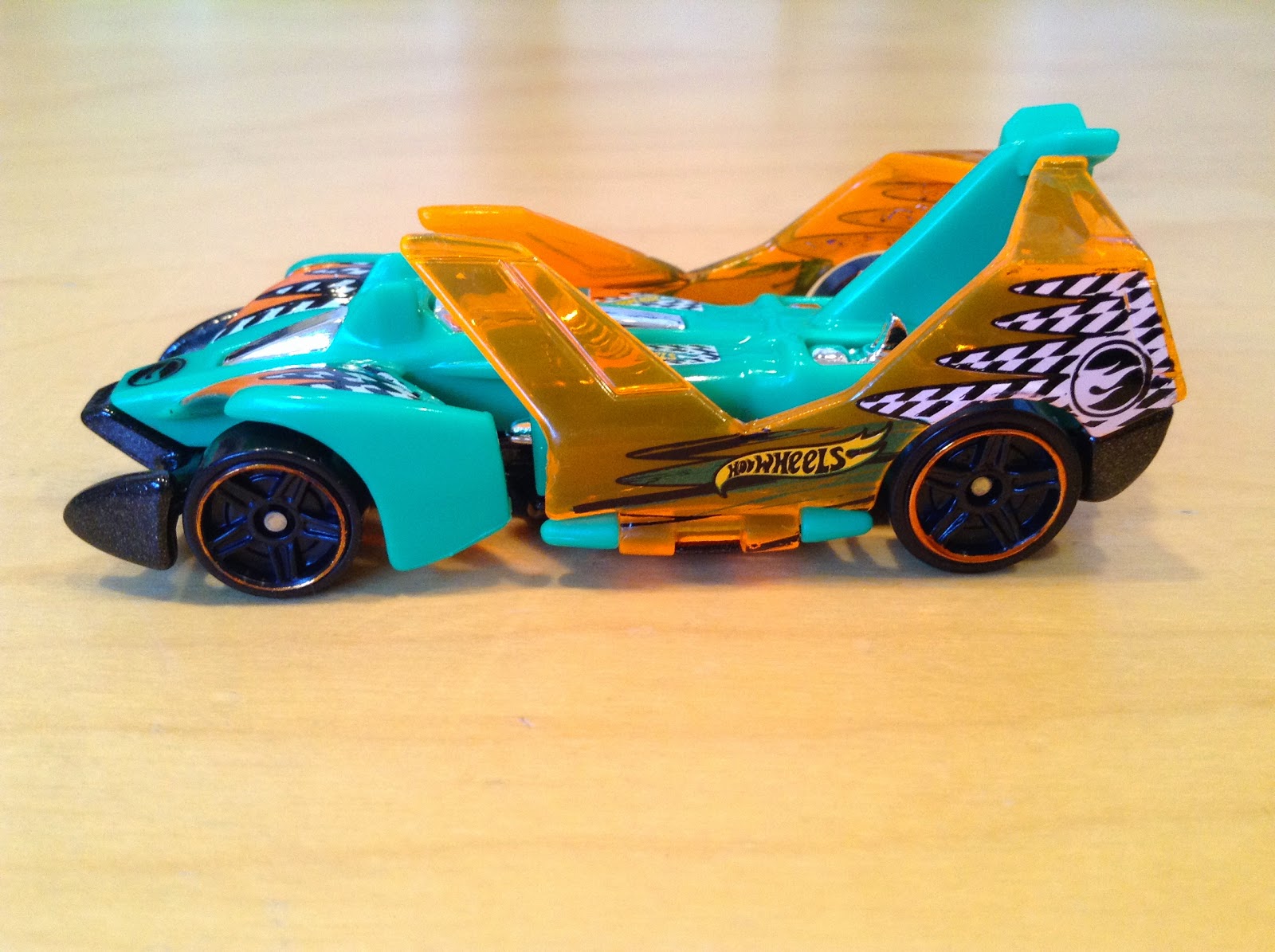 JULIAN'S HOT WHEELS BLOG: Jet Threat 4.0 (2015 F Case Regular Treasure ...