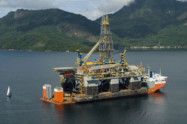 Heavy Lift Ships and their Impossibly Large Cargoes