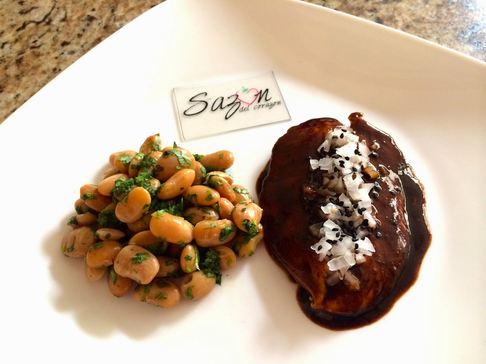 Sazón del corazón: Pechuga de pollo con mole