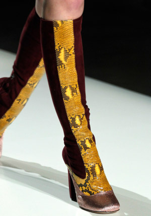 Nous aimons la mode: Python and snake skin?