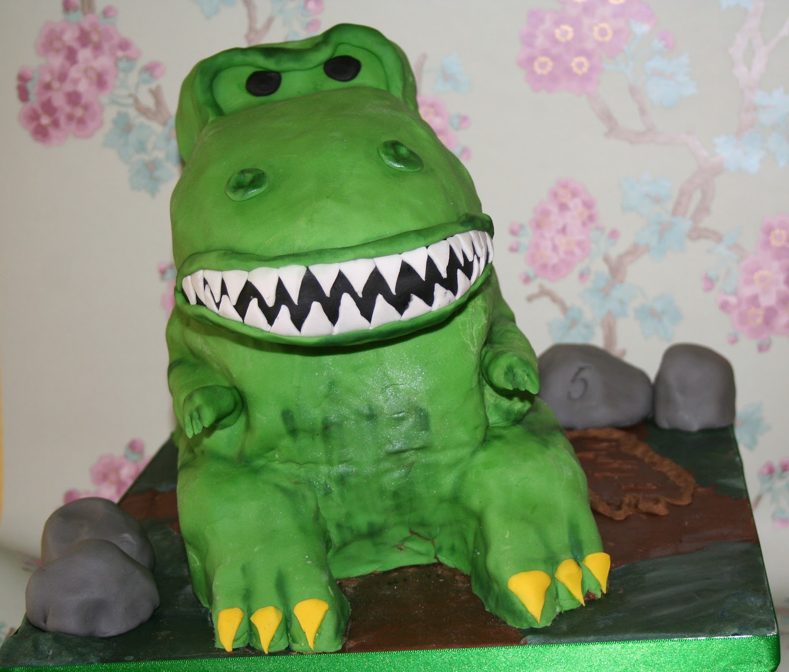 Chintzy Cakes: T-Rex Birthday Cake