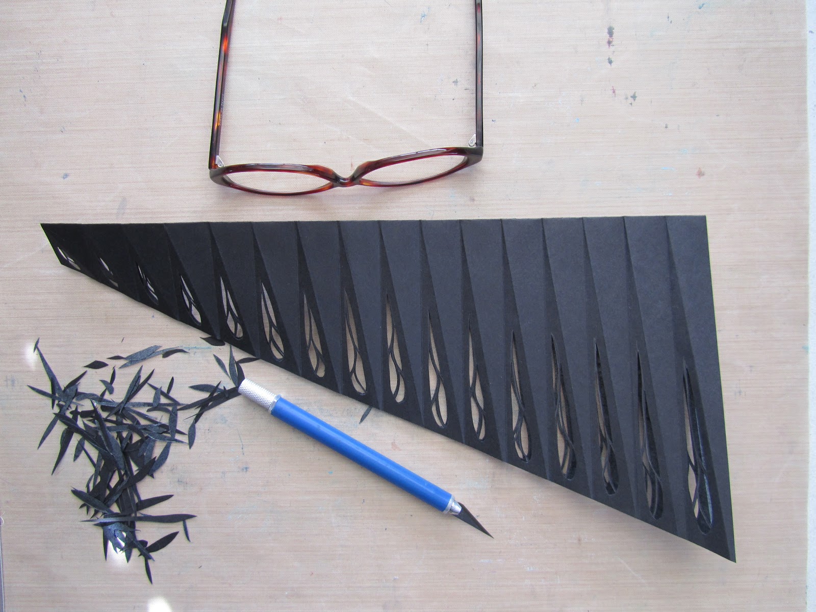 UnBound: A Paper Art Blog: Cut and Fold in Black