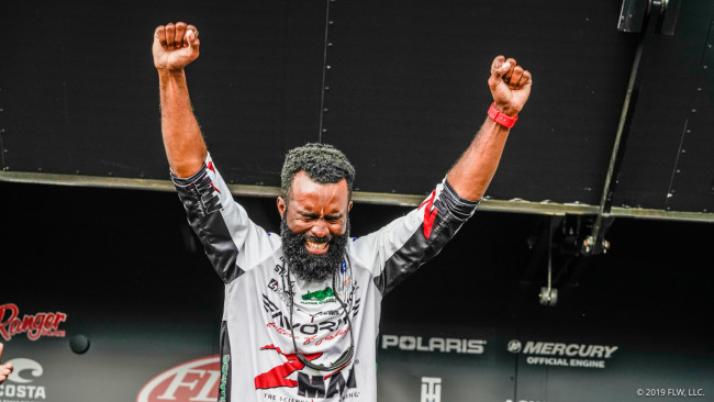 IBASSIN: Brian Latimer Wins 2019 FLW Tour Lake Seminole with 80-15lbs!
