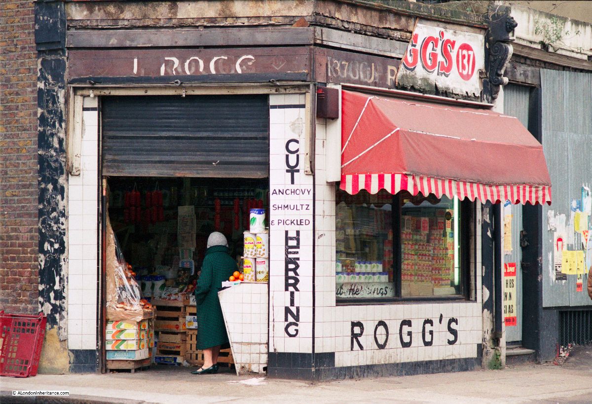 33 Fascinating Photographs That Show What London Shops Looked Like in ...