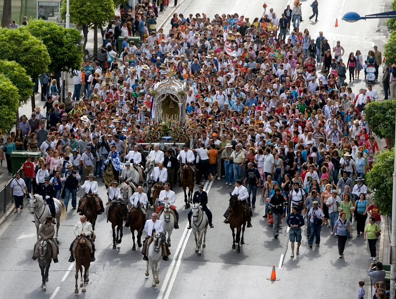 Conoce Madrid y su gente con Paraninfo: La Romería de El Rocío. Fiestas ...